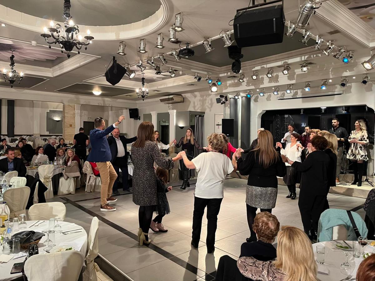 Στο χώρο του MEMORIES HALL και με πολύ κόσμο ο χορός της Αγίας Κυριακής ...